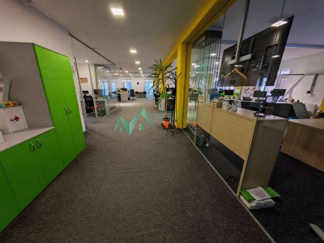Izdavanje, Poslovni prostor, 752m2 , Novo Naselje