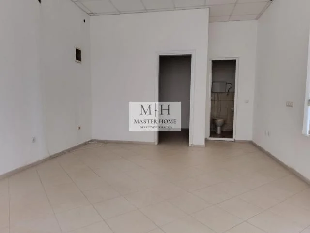 IZDAJE SE OPREMLJEN LOKAL 35M² – ODVOJENA KANCELARIJA