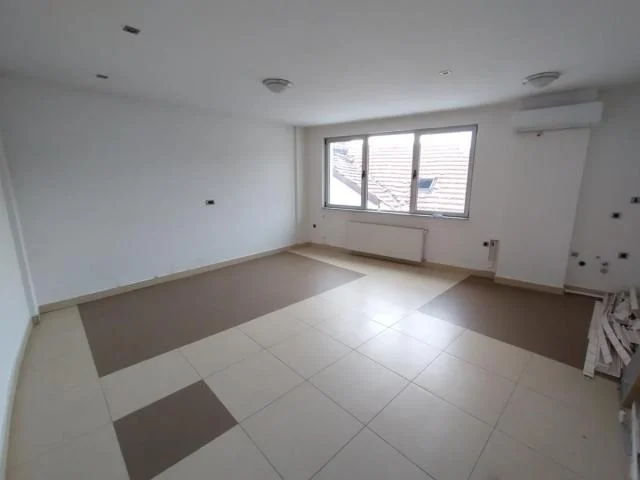 Poslovni prostor - 45m2 - Centar