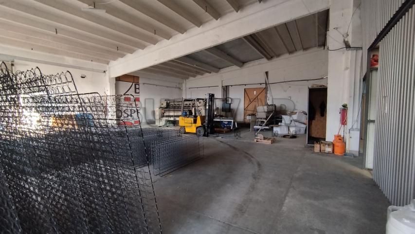 Izdaje se hala kod Tehničkih fakulteta, 300m2