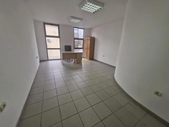 Izdaje se poslovni prostor-  lokal u centru Ćuprije