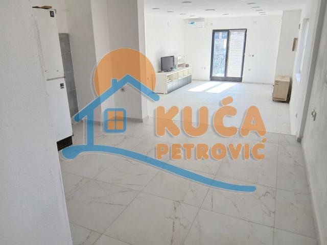 Izdaje se kuća kao poslovni prostor u naselju Ratko Jović, PO + PR + I , 230m2, grejanje na struju
