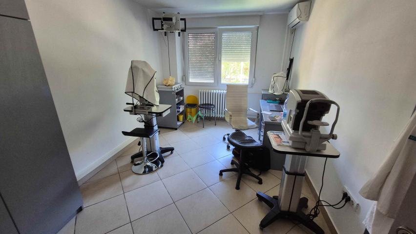 Izdavanje, Poslovni prostor, 372m2 , Liman 3