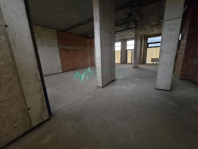 Izdavanje, Poslovni prostor, 143m2 , Novo Naselje