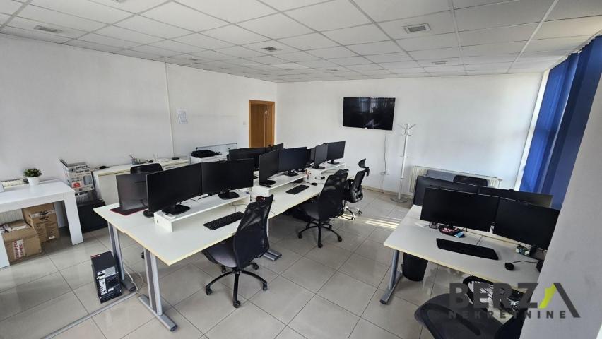 NAMEŠTEN KANCELARIJSKI PROSTOR NA BULEVARU KOD ALEKSANDROVE ZGRADE