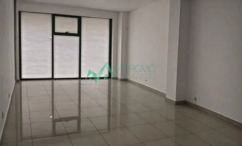 Izdavanje, Poslovni prostor, 129m2 , Bulevar Oslobođenja