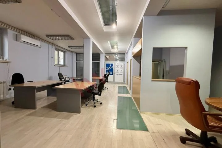Atraktivan poslovni prostor 145m2 - kod Hrama Svetog Save