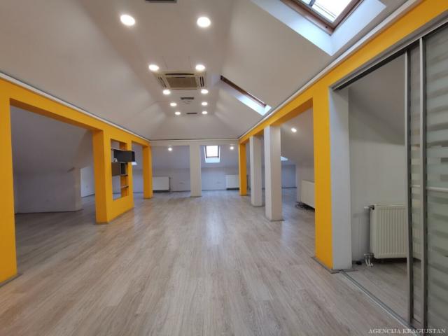 Izdavanje, Lokal, 350m2 , Centar