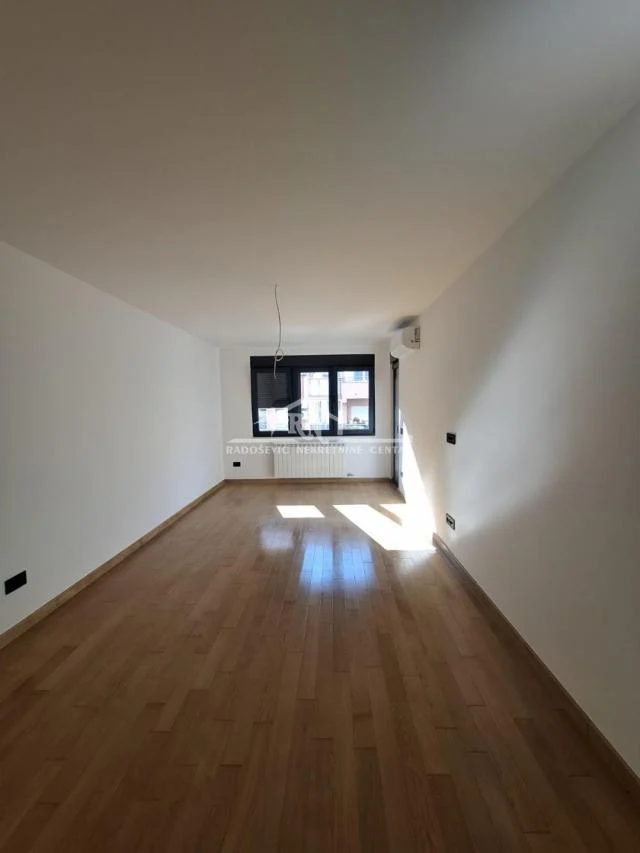 Novogradnja, Crveni krst, 78m2, garažno mesto - 36.000 EUR-a, plus ostava ID#1594