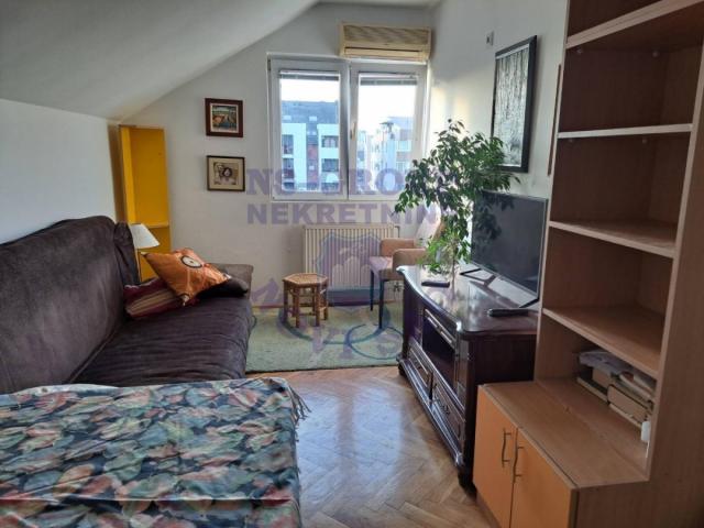 Prodaje se funkcionalan 1.5 stan na odličnoj lokaciji u neposrednoj blizini Bule