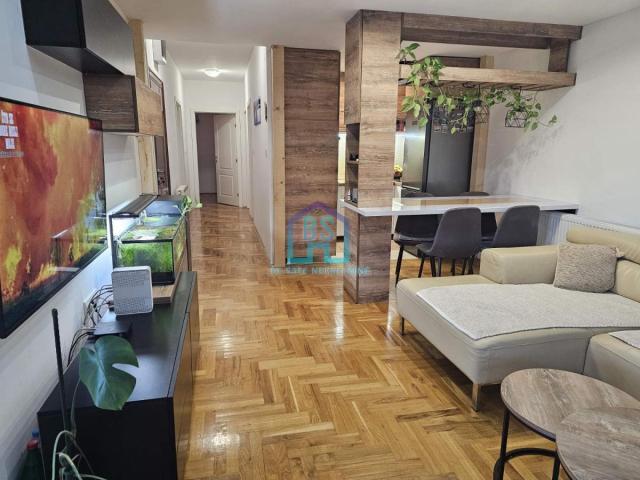 Troiposoban stan 69 m² sa galerijom od 15 m²