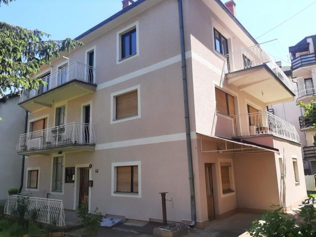 Na prodaju - Prvi sprat kuće u centru grada