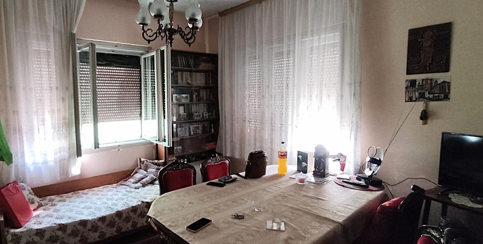 Boljevci, stan u centru sa garažom, trosoban, uknj ..