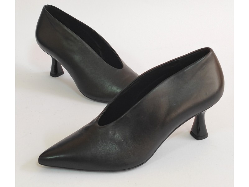 NOVE HOGL kozne cipele salonke (Jil) br 37