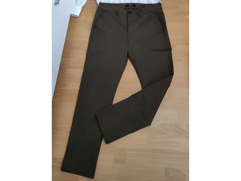 Muske pantalone vel. M ( JEDNOM NOSENO)