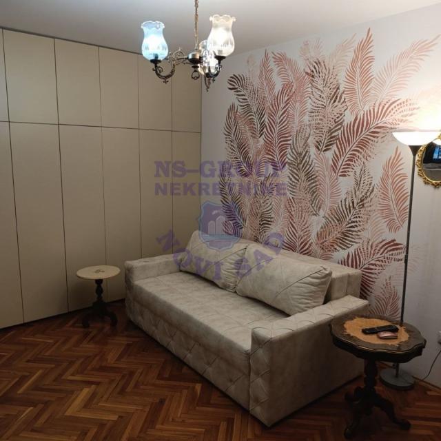 Izuzetan, komforan jednosoban stan na jednoj od najpoželjinjih lokacija Podbare!