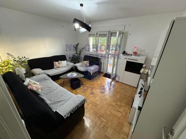 Stan površine 54 m² sa jednom spavaćom sobom, u neposrednoj blizini železnicke st