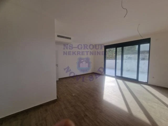Na samo 3km od centra novog sada nudimo vam luksuzni neuseljavan porodični stan.