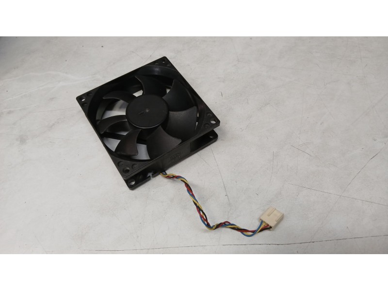 8cm ventilator pin 4 ispravan