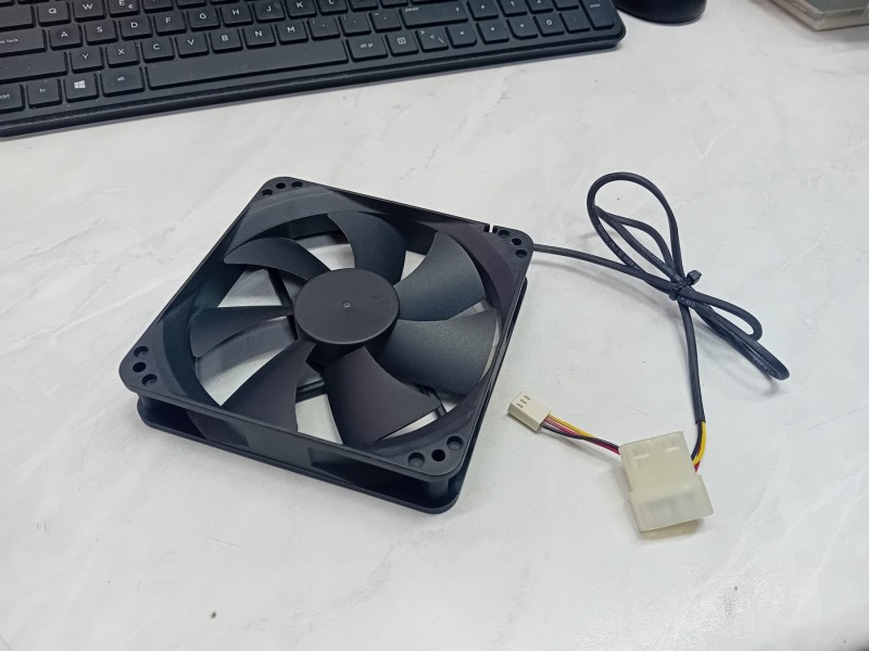 12cm ventilator pin3 i moleks ispravan 12v 0,7a
