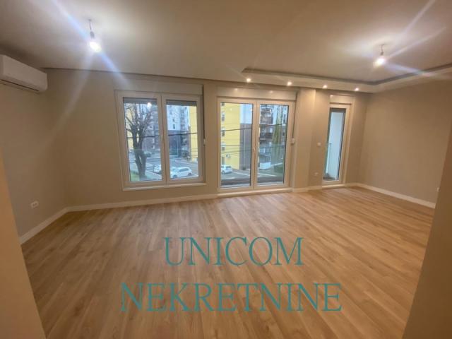 4. 0  98m2(2L) Zemun - Šumadijska