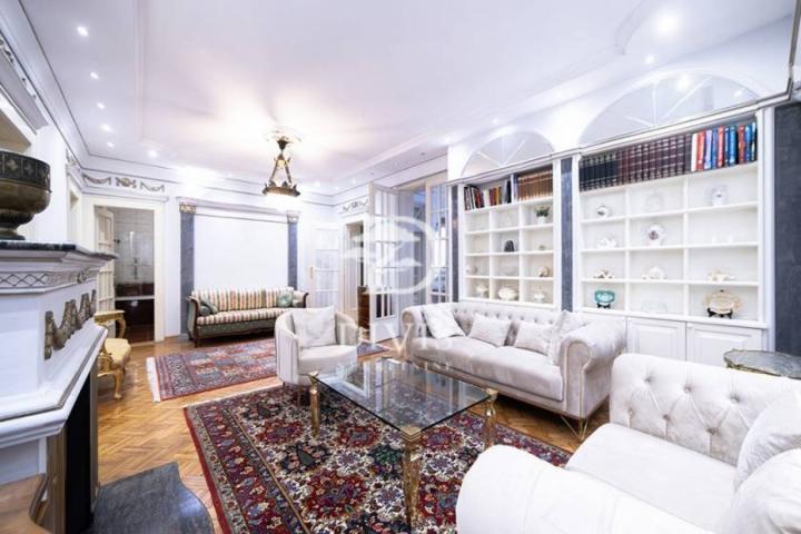 Salonski stan u Maršala Birjuzova, 125m², balkon, podrum