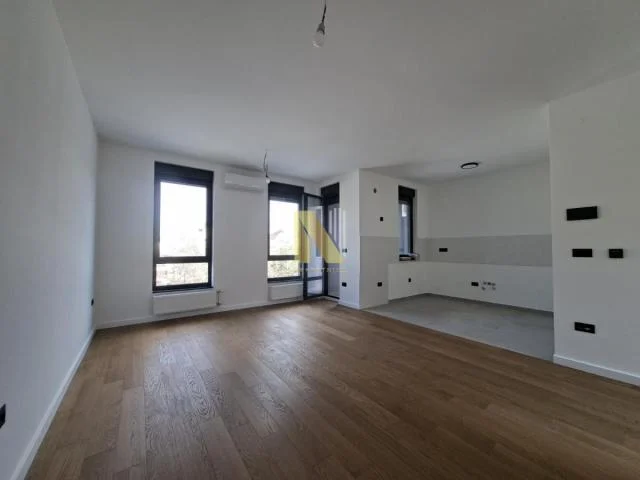Direktno od investitora - useljiv 4.0 stan - Grbavica
