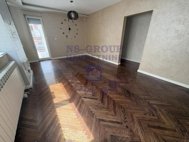 Prostran i funkcionalan porodični stan od 94m², smešten u samom centru Inđije!