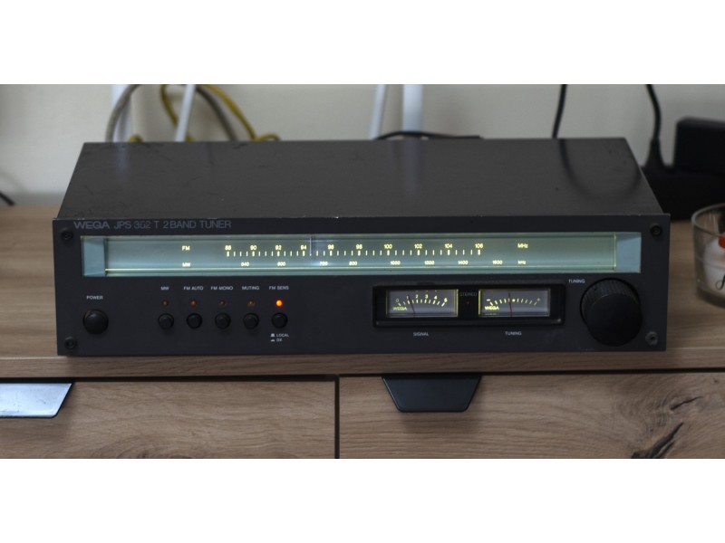Wega JPS 352 T – Analogni Nemački Tuner