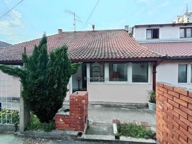 Prvomajska, 2 dvorišna stana, hitna prodaja ID#9261