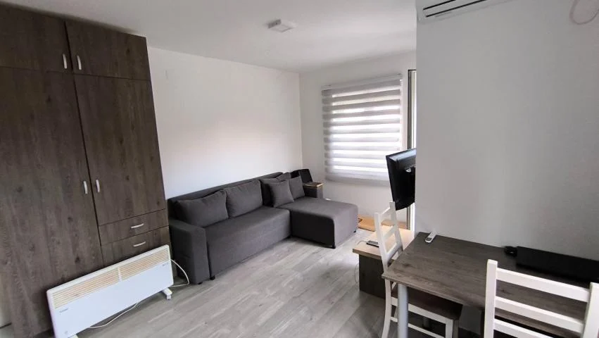 Garsonjera u blizini Difa
