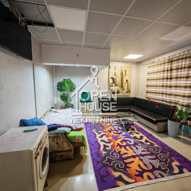 Stan/lokal + garsonjera 105 m², visoko prizemlje, centar, Lazarevac