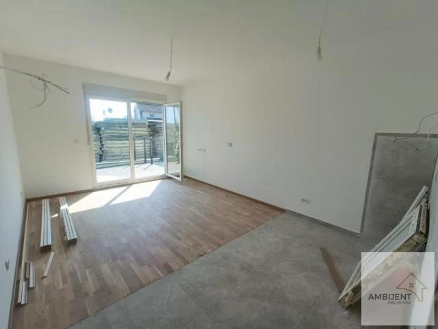 Stan sa dvorištem na obali Dunava – Stari Banovci, useljiv za mesec dana
