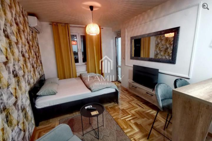 Garsonjera na Detelinari, Novi Sad, 25 m², 3/5 sprat