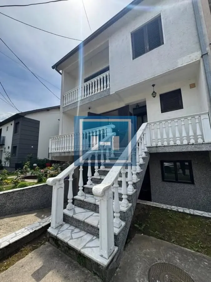 Prodaja, kuća, 240m², Ćuprija, Srbija