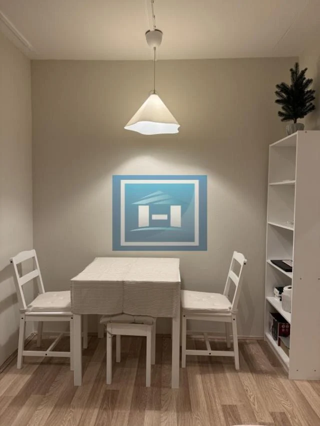RENOVIRANA GARSONJERA U CENTRU RESAVICE