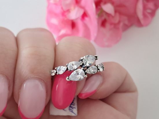 Nov Pandora prsten sa kamencicima 18,5mm