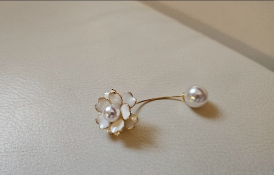 Camellia Flowers lapel pin bros