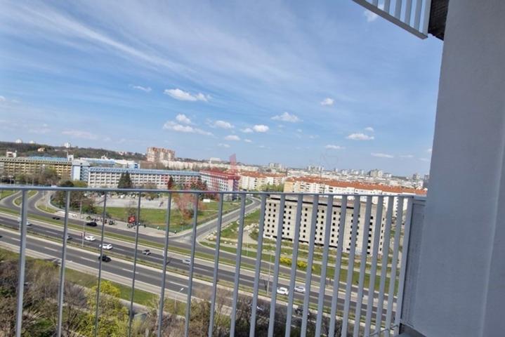 Porodičan stan na vrhunskoj lokaciji – Blok 37, Bulevar Arsenija Čarnojevića