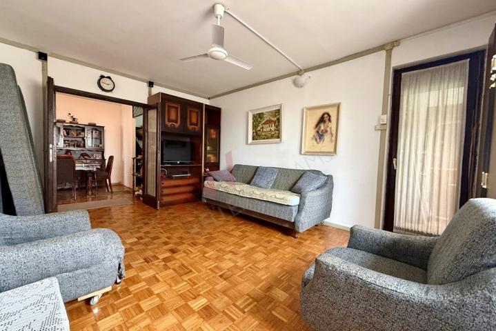 Svetao dvosoban stan  65 m² (sa dve terase) i potencijalom za trosoban – Zemun polje