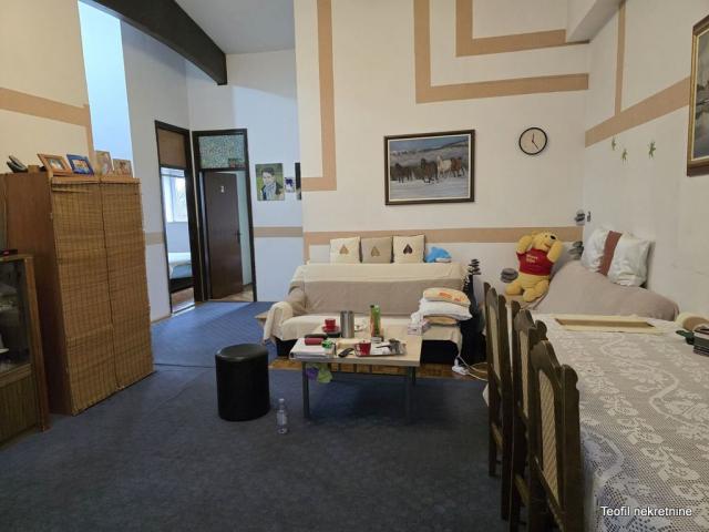 ZEMUN ZEMUN - PRVOMAJSKA 93m2 , (97) ,220000e