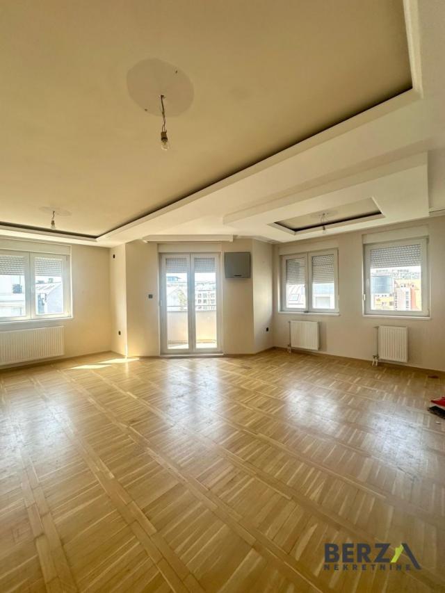 Troetažni stan sa garažom u širem centru Novog Sada – retka ponuda
