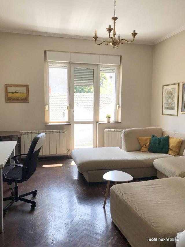 ZEMUN ZEMUN - KARAĐORĐEV TRG 135m2 , (3T) ,430000e