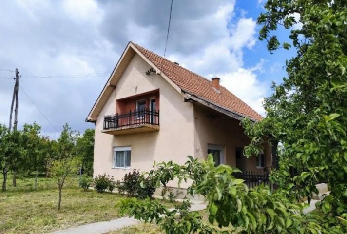Prodajem kucu u selu Provo-Vladimirci