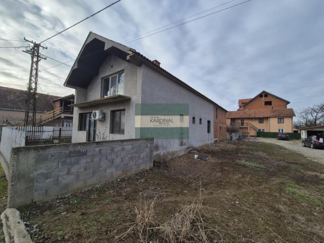 Velika, nova porodična kuća nadomak Ćuprije