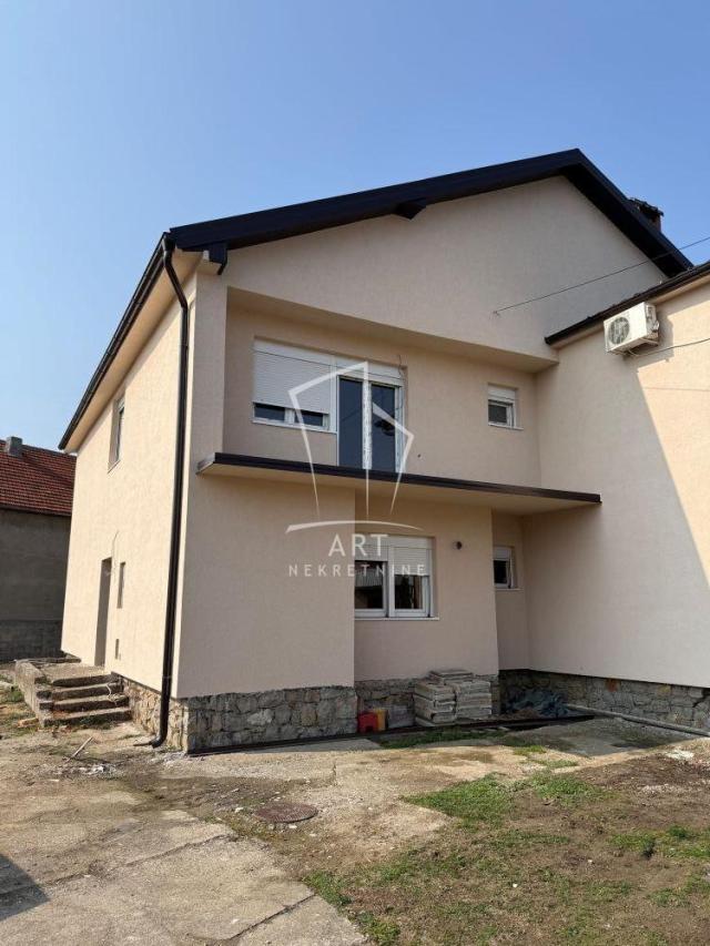 Stari Banovci, dvojna kuća, 6.23 ari ID#14299