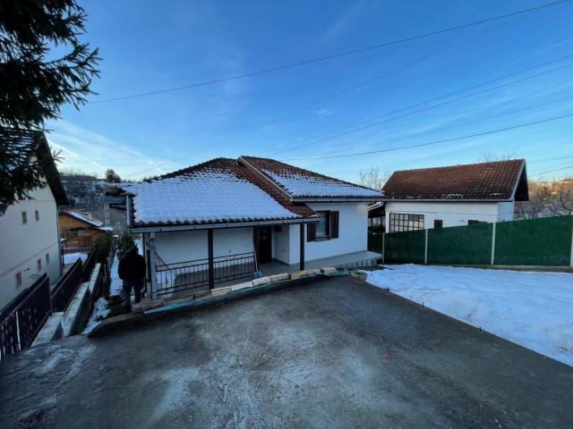 Porodična kuća 151m plac 1400m Sr. Kamenica - Popovica
