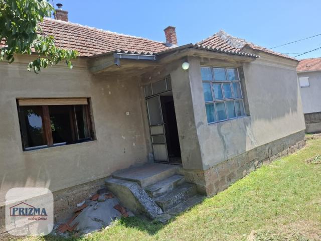 Kuća na prodaju u mirnom delu grada