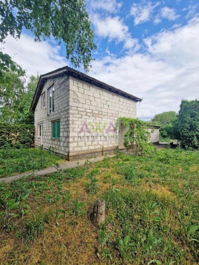 Predgrađe Sombora, Šikara. Spratna kuća 181m2