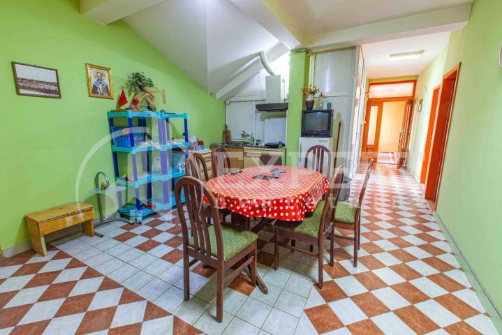 Kuća u Donjoj Vrežini, 660m2